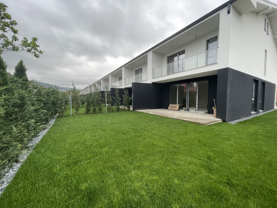 Case insiruite de 120mp, 2 parcari, curte de 150mp, zona VIvo - waxus